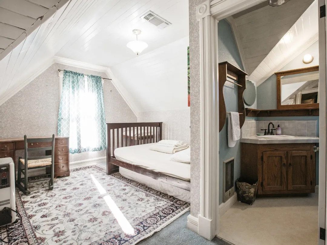 The Hostel California - Bishop, CA