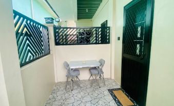 Charming Studio with AC, fully-functional kitchen, and WiFi in Downtown ...