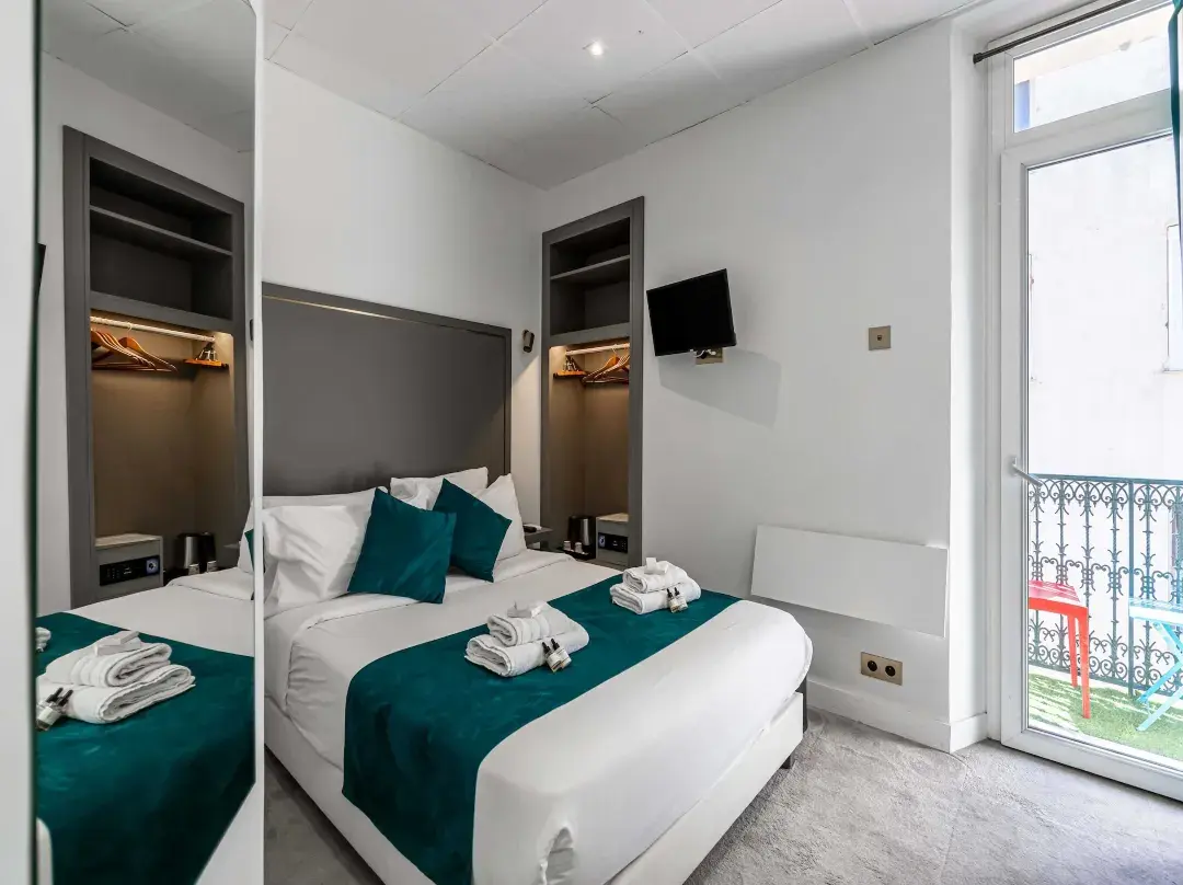 Hotel Avaton - Deluxe Balcony Bedroom - Cannes Palais - Cannes