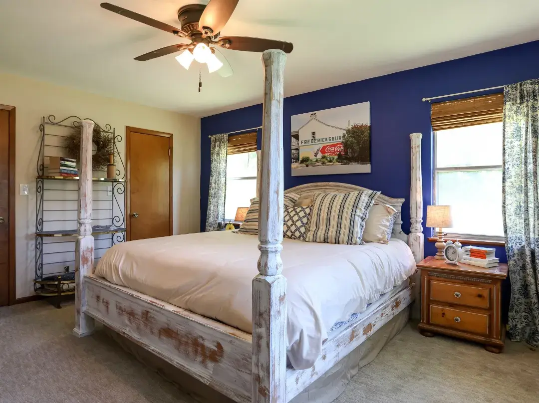 Charming Home With Spacious Backyard - Delightful Renovation Escape - Fredericksburg