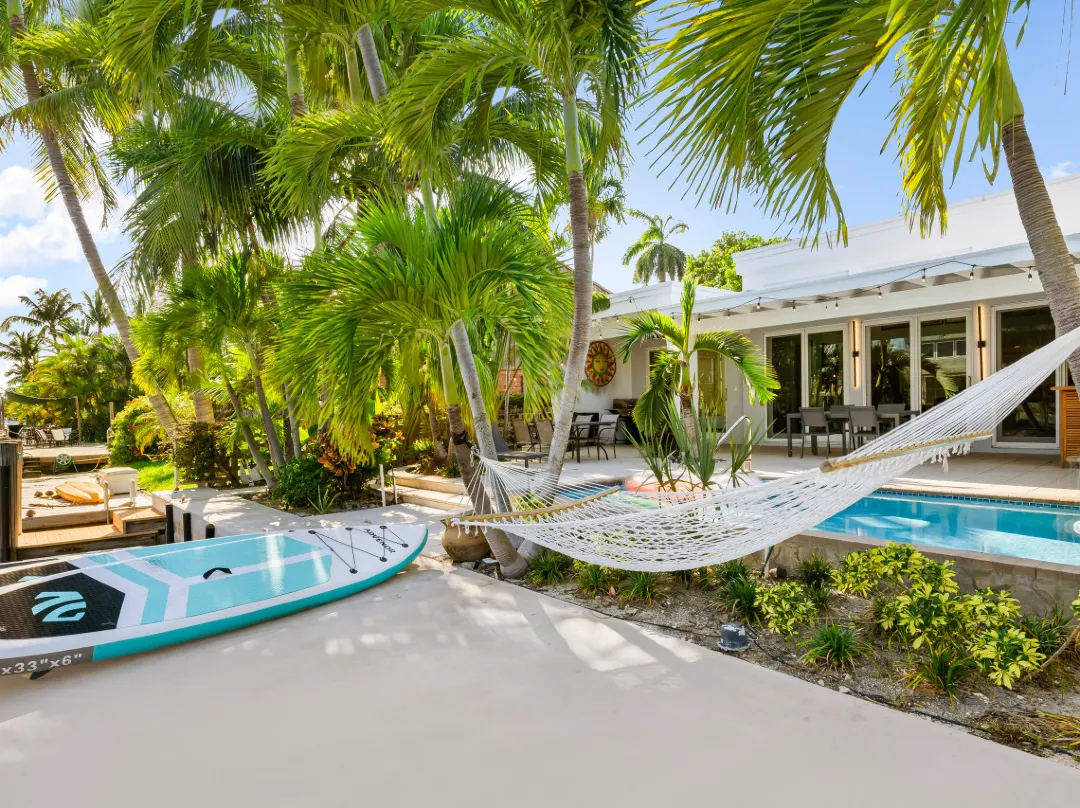 Heated Pool And Functional Office - Stylish Waterfront Retreat - Fort Lauderdale
