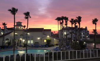 Dog-friendly home w/central AC, free WiFi, full kitchen, shared pool ...