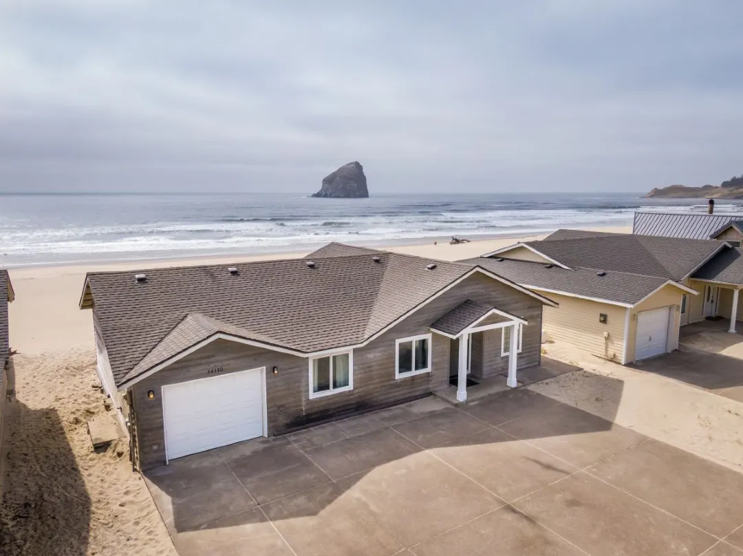 Oceanfront Hot Tub And Jetted Tub - Beautiful Coastal Retreat - Pacific City, OR