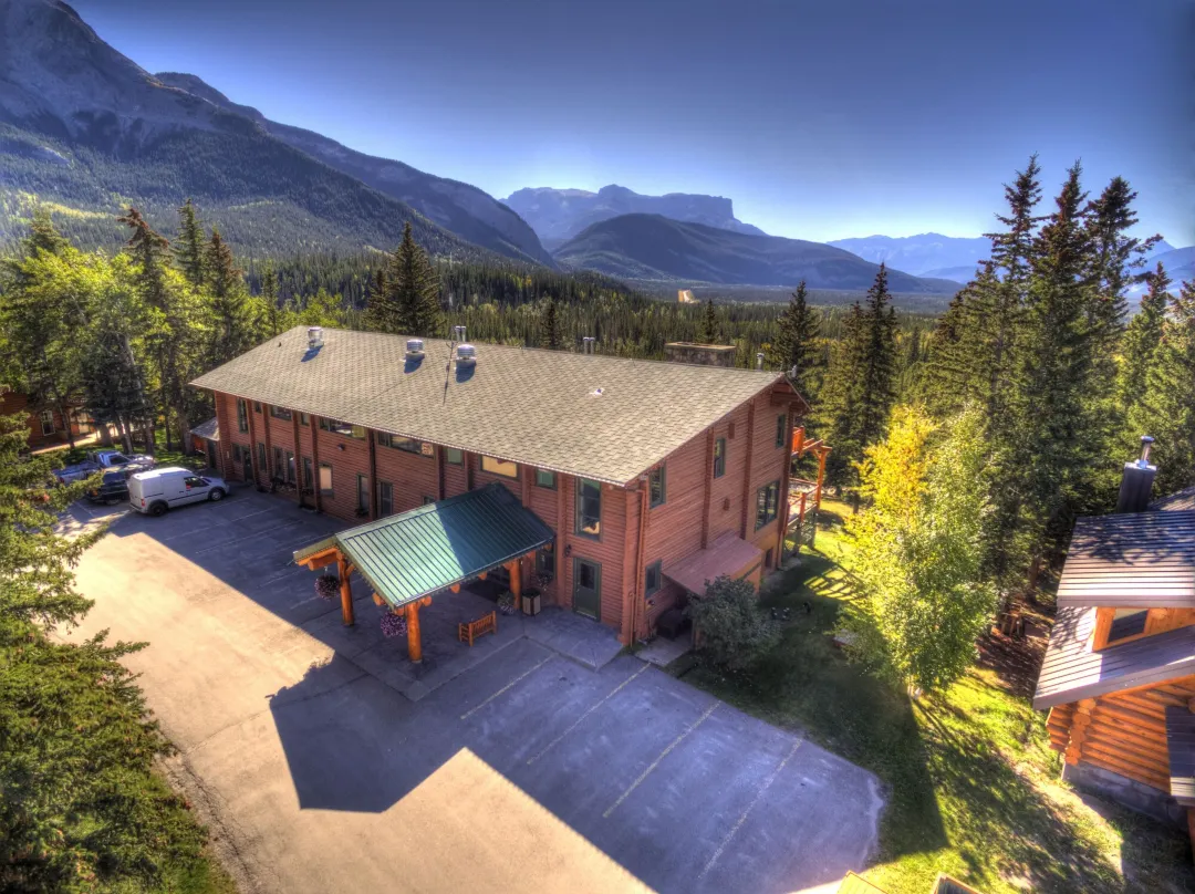 Overlander Mountain Lodge - Alberta