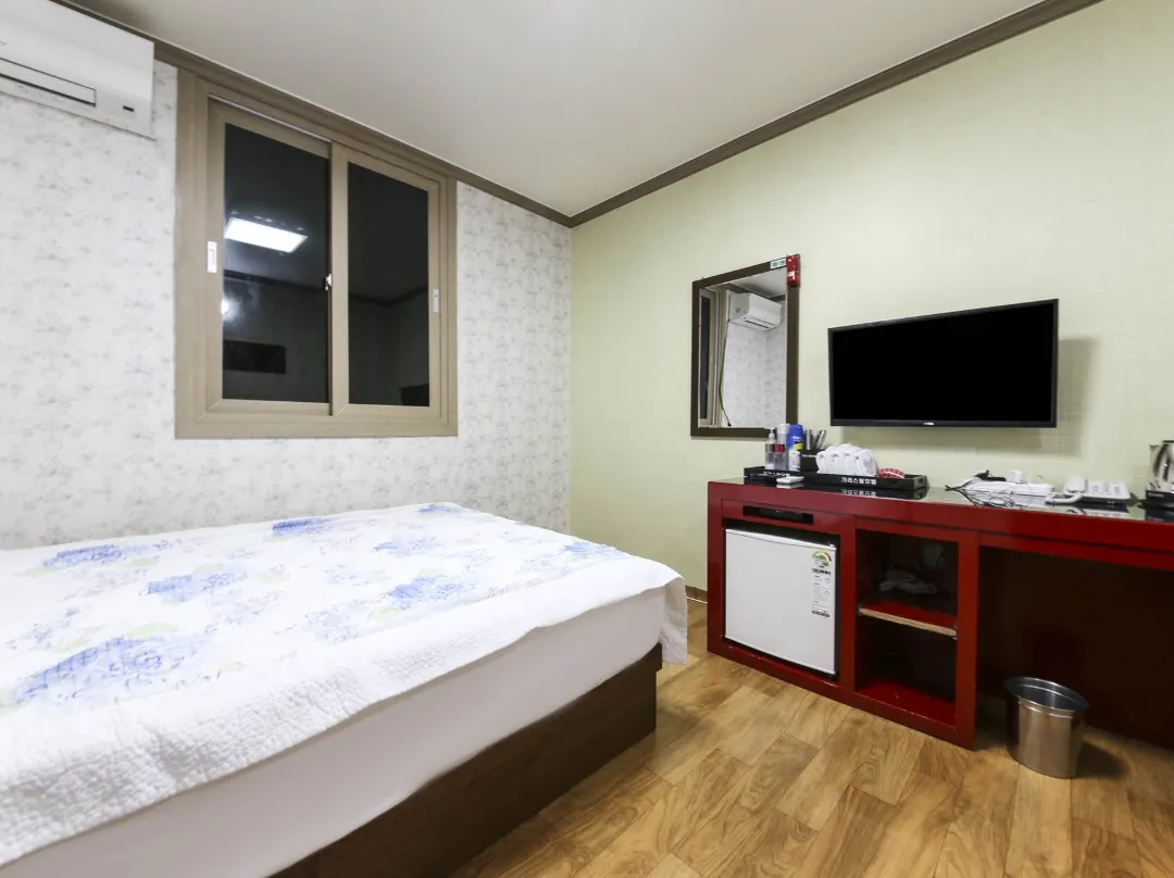 Yeongju Crystal - Gyeongsangbuk-do