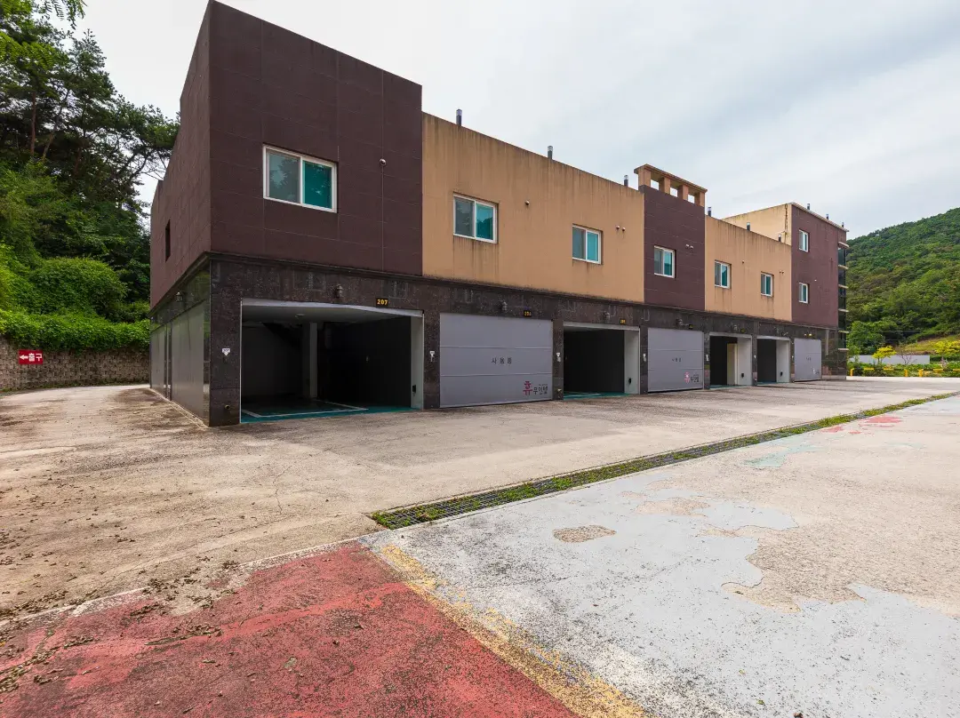 Namwon Hugh Drive-in Self Check-in Hotel - 남원시