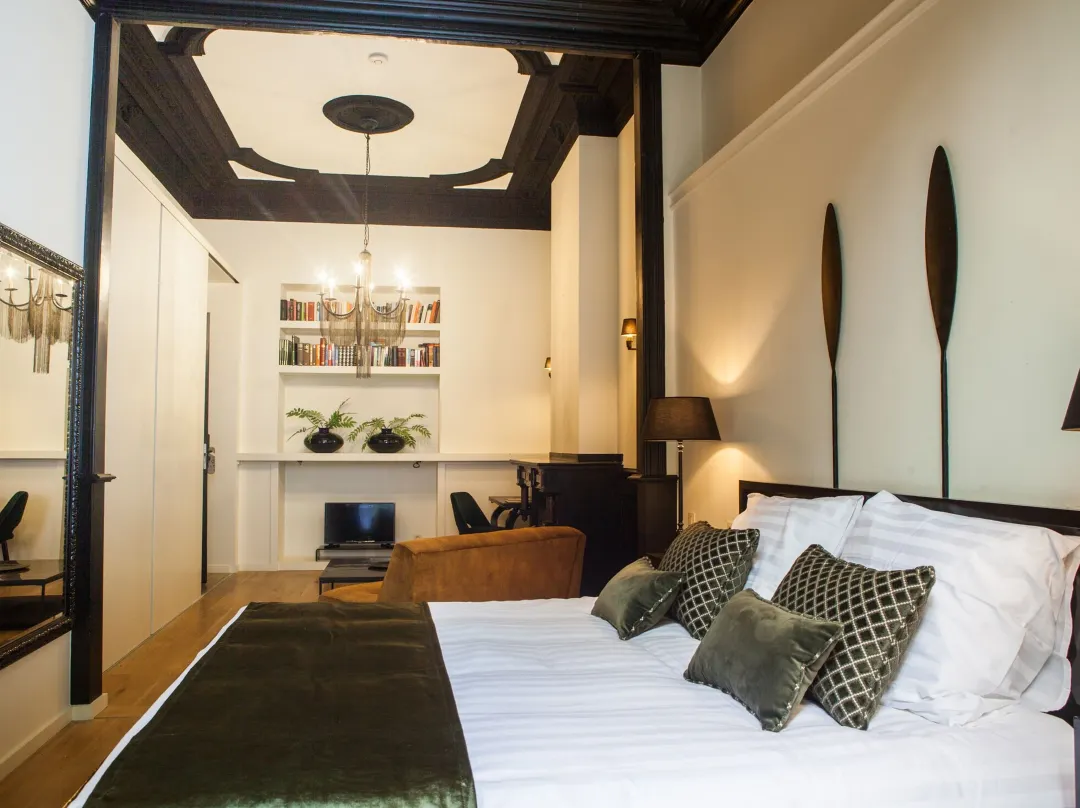 B In Antwerp - Antwerp