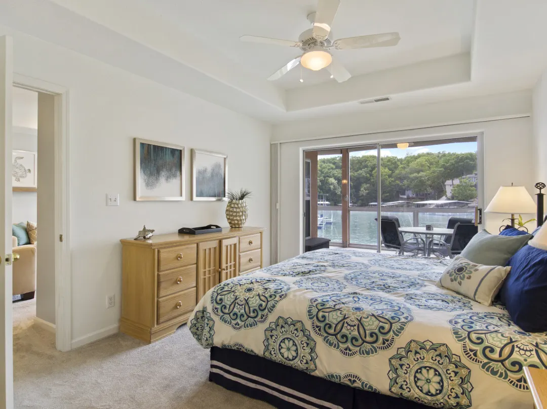 Screened Patio And Two Swimming Pools - Charming Waterfront Oasis - Lake Ozark, MO