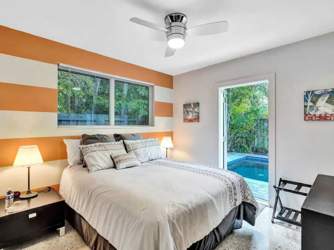 Heated Pool, Parking, 5 Min Walk To Food And Fun! - Coconut Creek, FL