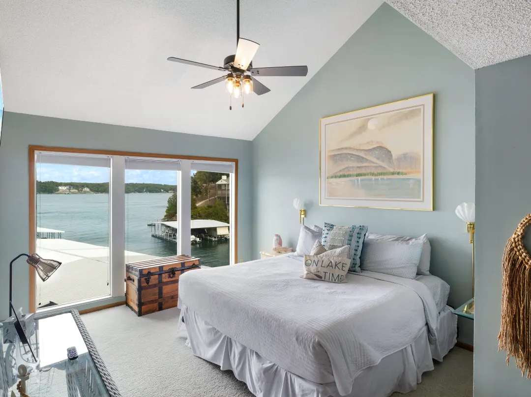 Stunning Lake Views And Pool Access - Charming Retreat - Osage Beach, MO