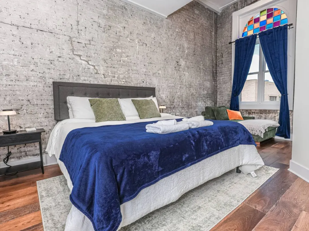 Elegant Urban Escape With Iconic Views - Chic Downtown Haven - Knoxville, TN