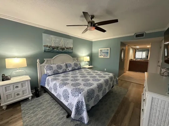 Stunning Beachfront Retreat - Pool, Hot Tub, Wifi - Sarasota, FL