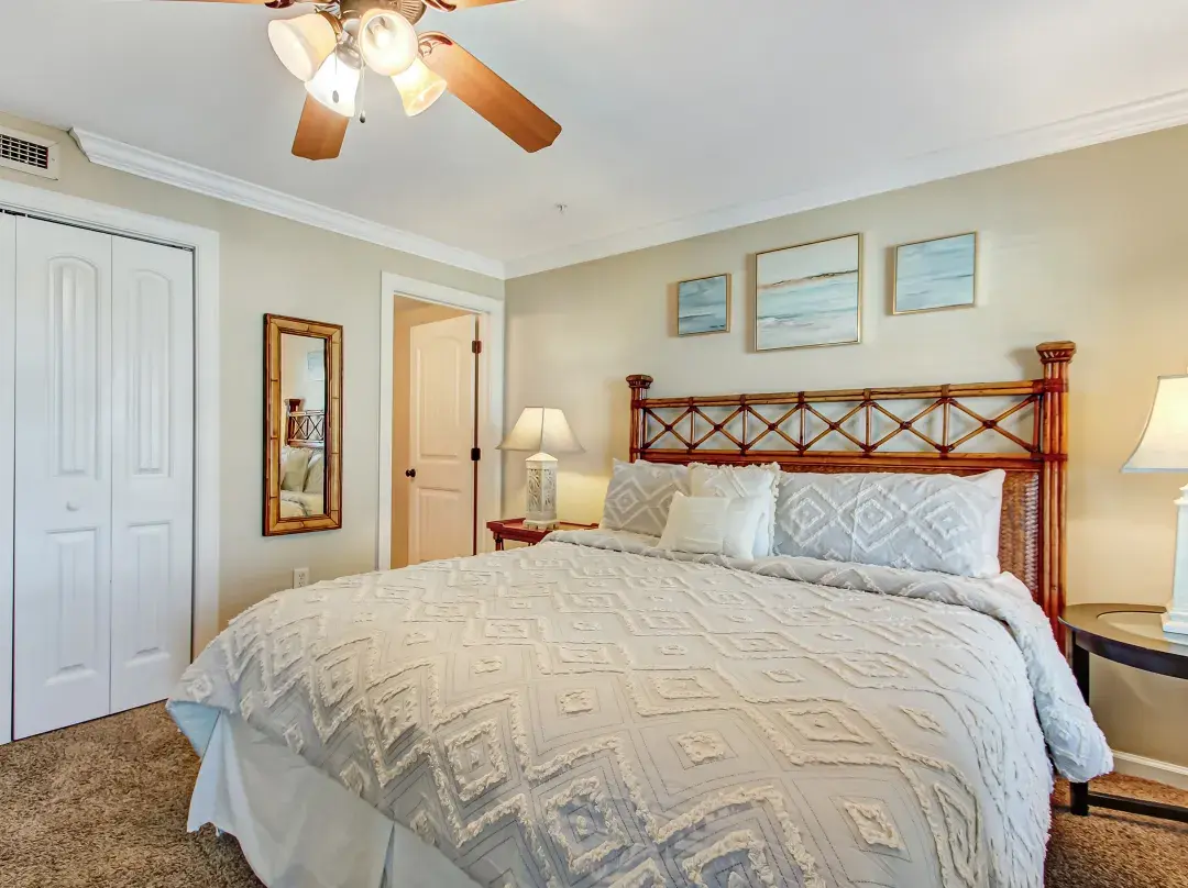 Exclusive Pool Access And Balcony Oasis - Charming Coastal Retreat - Tybee Island