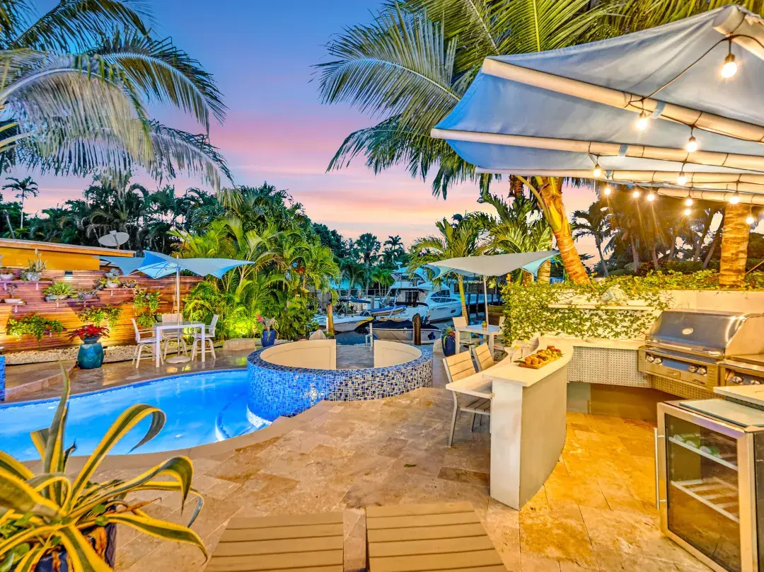 Cascading Pool And Canal Access - Stunning Waterfront Retreat - Wilton Manors, FL