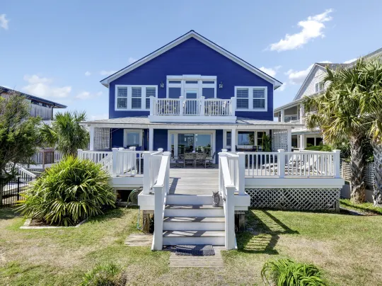 Ocean View Deck And Spacious Living - Luxurious Beachfront Retreat - Wilmington, NC