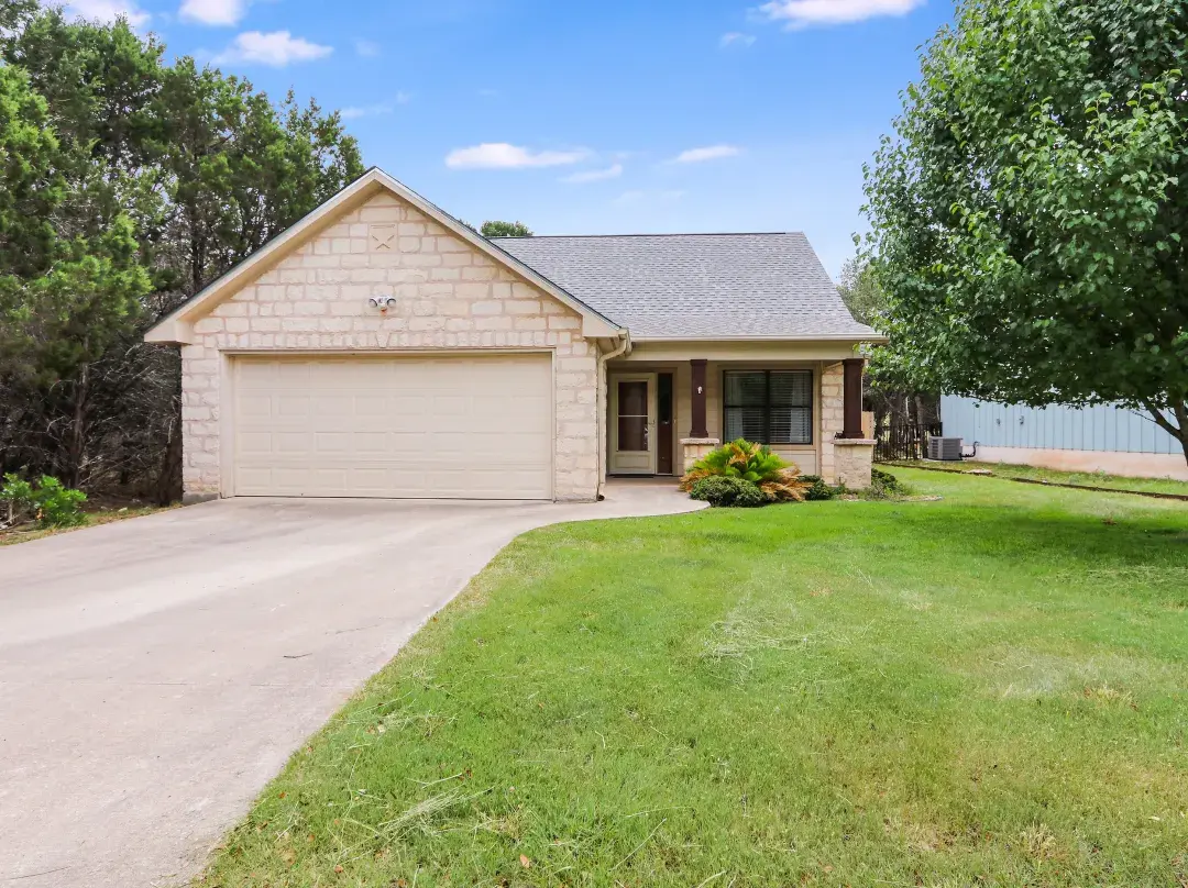 Charming Outdoor Space And Hot Tub - Elegant Modern Getaway - Wimberley, TX