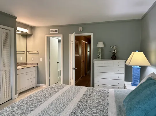 Coastal Oasis With Private Patio And Pool Access - Charming Retreat - Hilton Head Island, SC