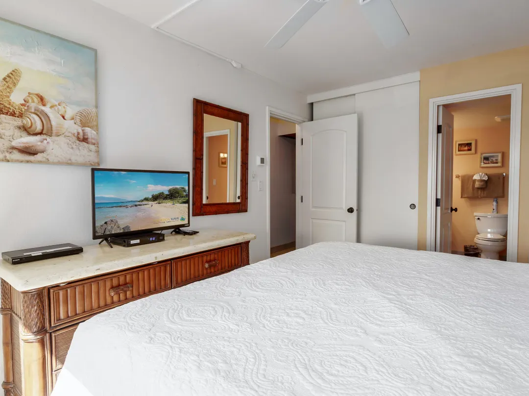 Modern Kitchen And Resort Amenities - Gorgeous Island Retreat - Hawaii