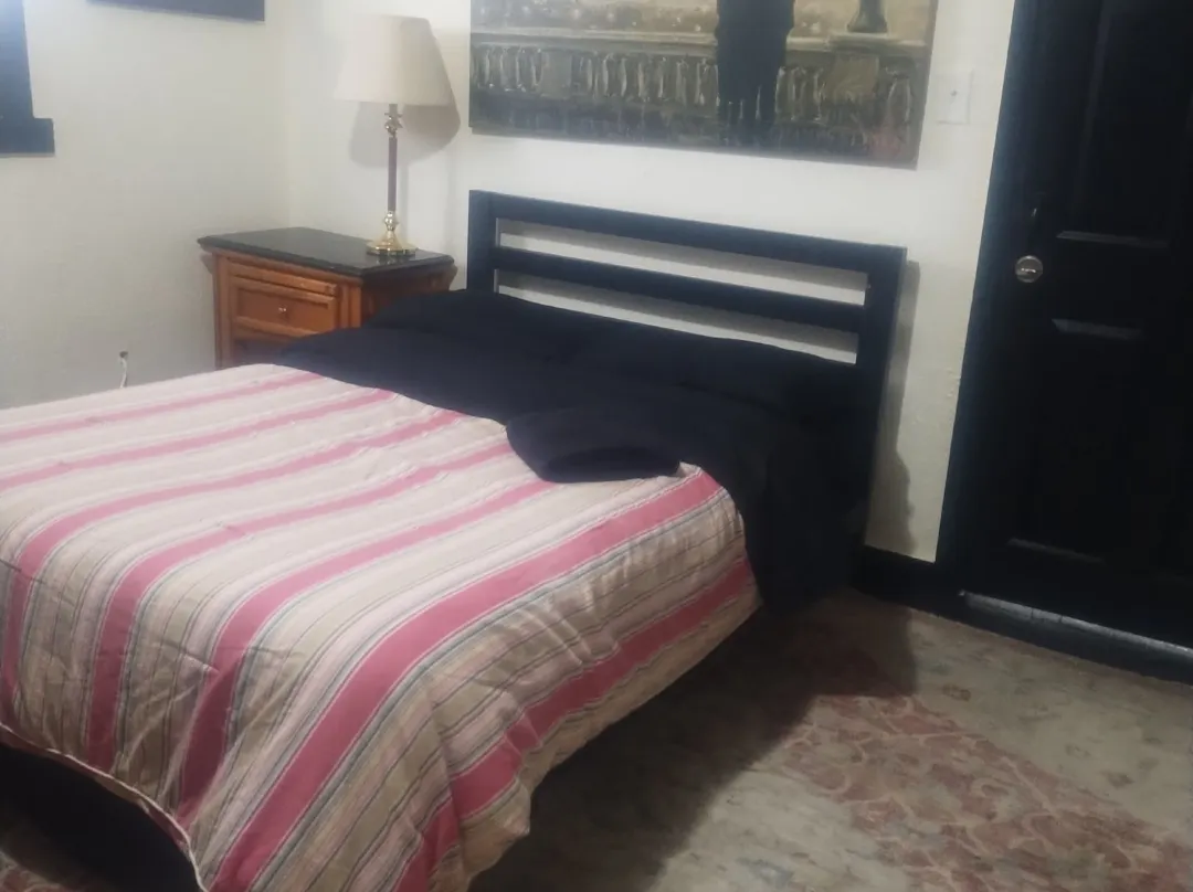 Palm Villa Hostel - Tampa, FL