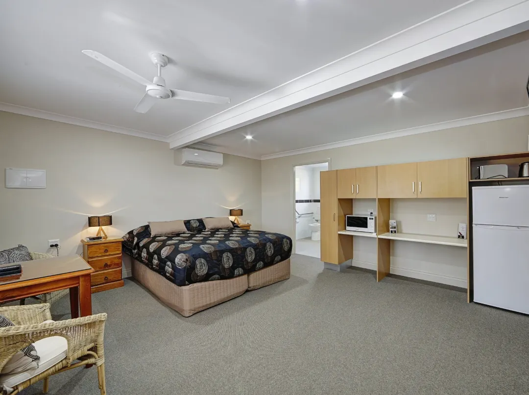 Moore Park Beach Inn - Queensland