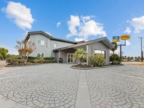 Days Inn & Suites By Wyndham Texas City - Galveston, TX