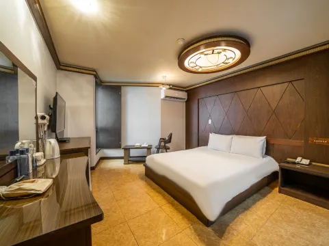 Jebudo Seuwitel - Hwaseong