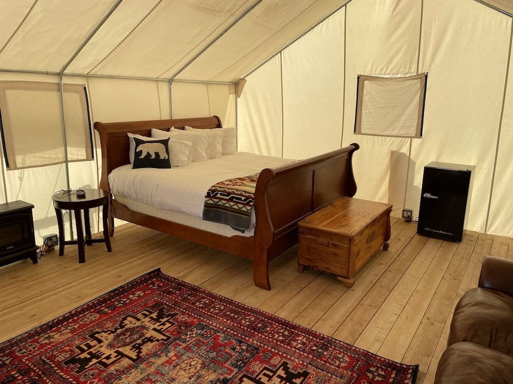 Yellowstone Dreamin Camp - Emigrant, MT