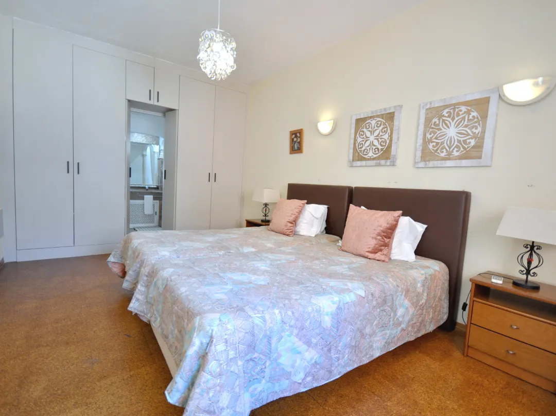 Spacious Retreat With Prime Location, Private Pool, Snooker, Free Ac & Wifi - Vilamoura