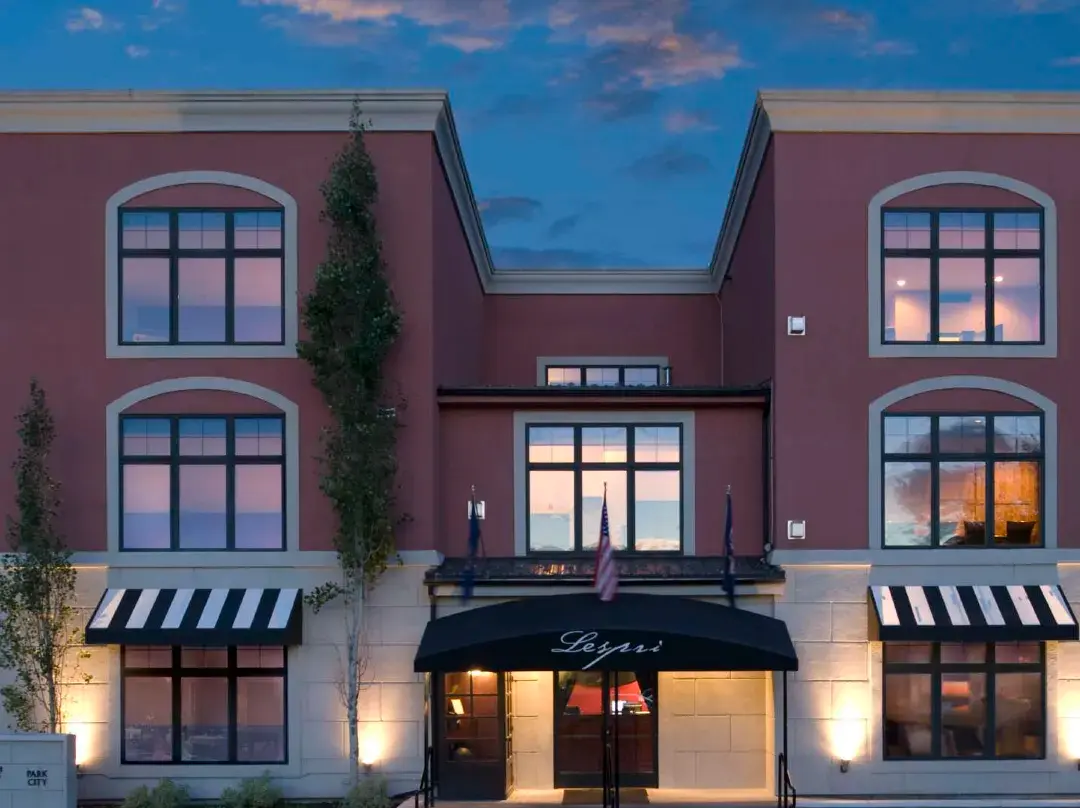 Gas Fireplace And Spacious Modern Luxury - Elegant Oasis - Park City, UT