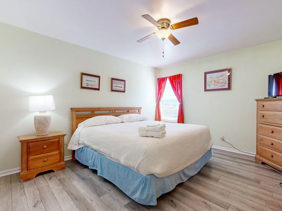 Beach Access Across The Street, Shared Heated Pool - Corpus Christi, TX