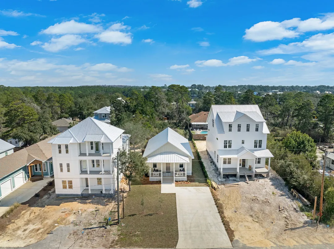 Charming Coastal Retreat With Chef’s Kitchen And Beach Access - Delightful Escape - Seaside, FL