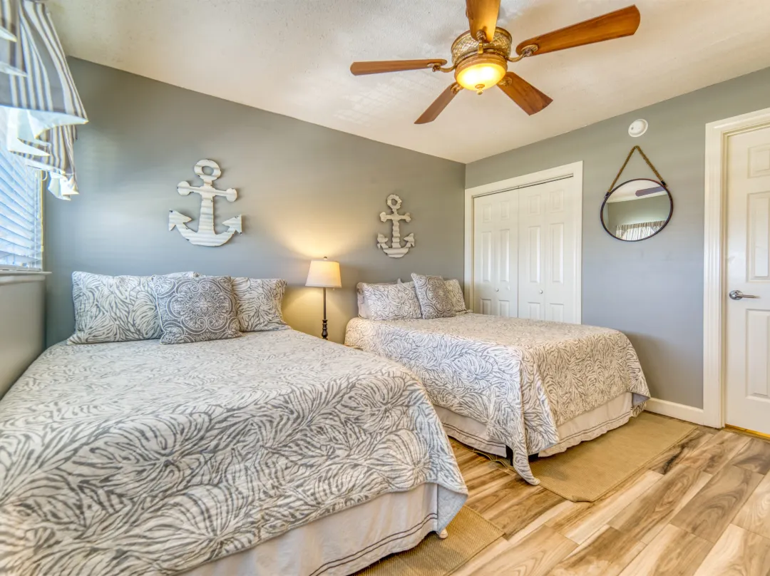 Beach Service, Pool And Covered Balcony - Gorgeous Beachfront Haven - Miramar Beach, FL