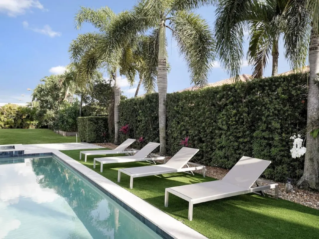 Resort Style Pool And Outdoor Kitchen - Stunning Luxury Haven - Doral, FL