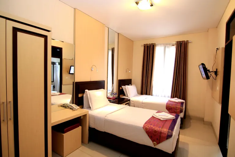Latief Inn Hotel - Bandung