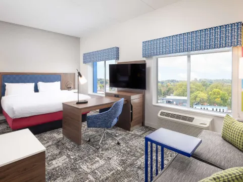 Hampton Inn & Suites By Hilton Rochester Downtown - Irondequoit Bay, NY
