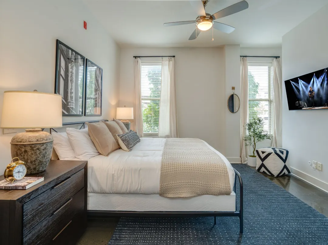 Designer Furnishings And Gourmet Kitchen - Stylish Escape - Nashville, TN