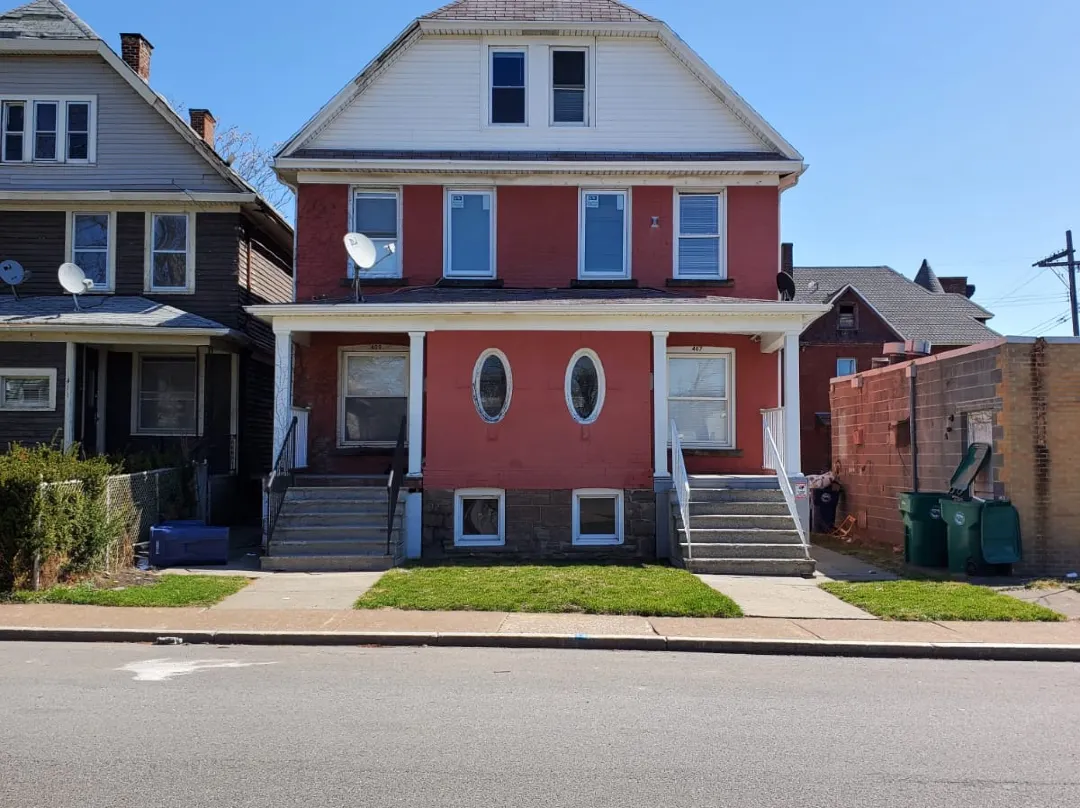 Spacious Living And Fully Equipped Kitchen - Cozy Family Retreat - Niagara Falls