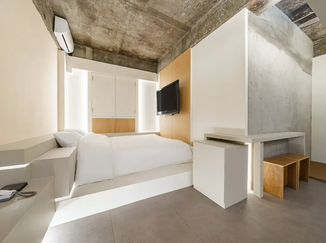 Ado Hotel - 신정동