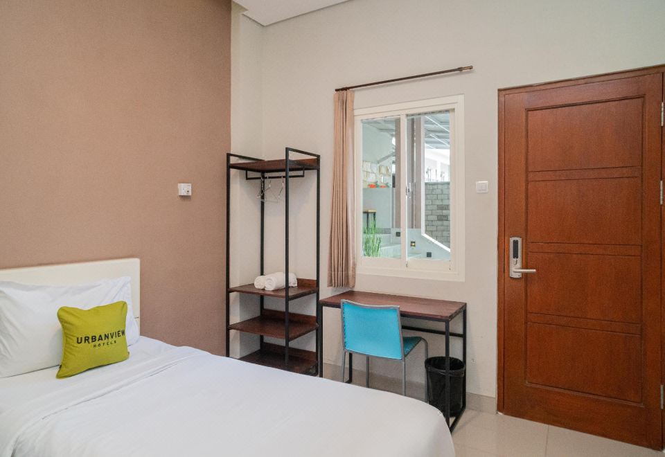 Urbanview Hotel Bubusini Batu by RedDoorz,Batu Sub-District - Updated ...