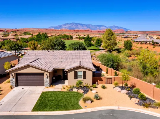 Spacious Outdoor Patio And Convenient Parking - Stunning Retreat - Washington, UT