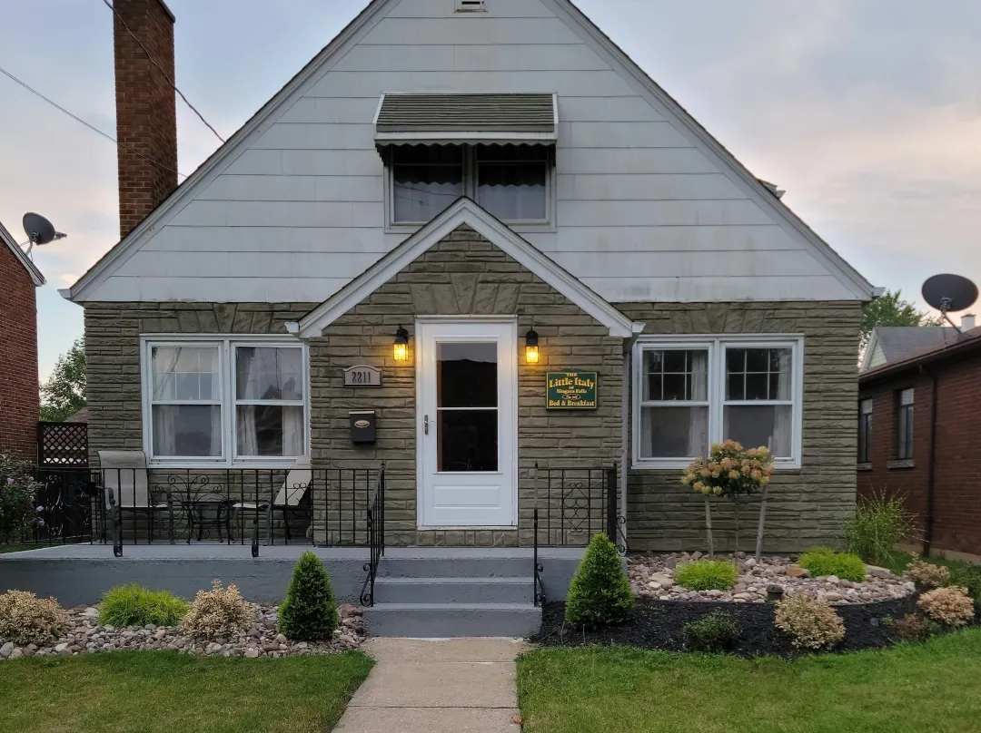 The Little Italy Of Niagara Falls Bed & Breakfast - Niagara Falls