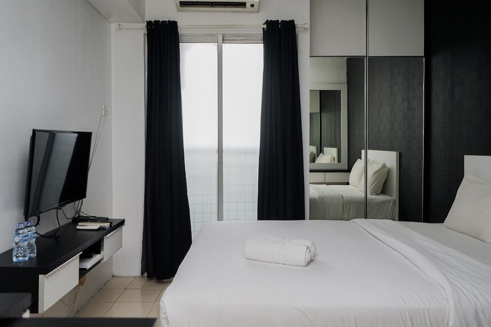 Simply Monochrome And Minimalist Studio At Serpong Greenview Apartment - Jakarta