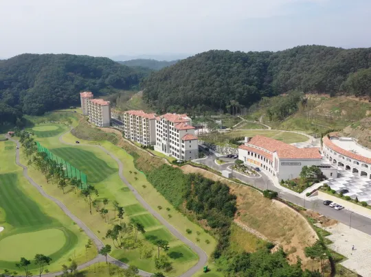 Baekhak Jayuro Resort -