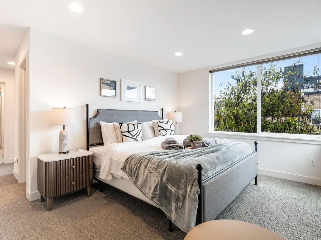 Private Rooftop Patio With Skyline View - Modern Chic Sanctuary - Seattle, WA