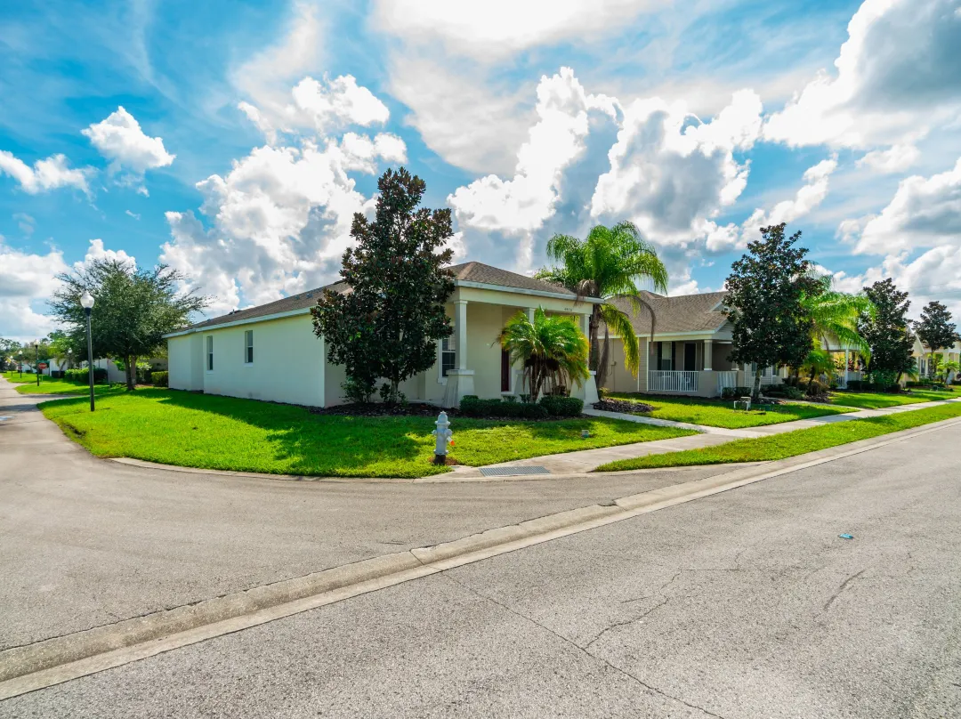 Private Pool And Relaxing Jacuzzi In Gated Community - Charming Retreat - Haines City, FL