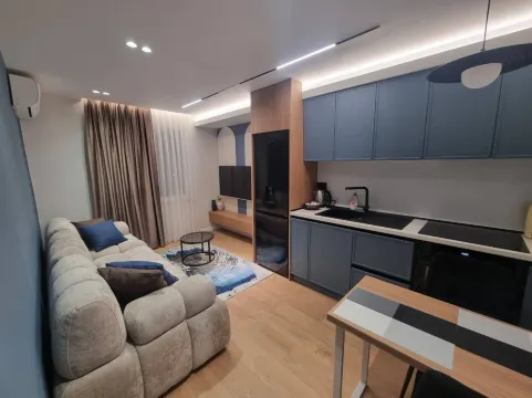 Lake And Downtown Due Passi - Tirana