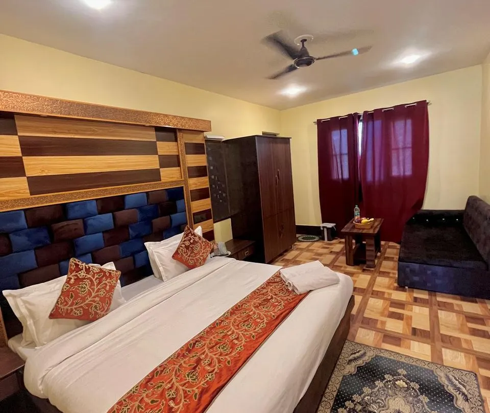 Hotel Leena Near Dal Lake - Srinagar