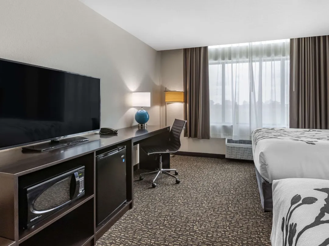 Sleep Inn & Suites Milwaukee/franklin - Wauwatosa, WI