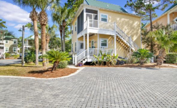 Lagoon Pool and Soaking Spa - Charming Beach Retreat, Perdido Key ...