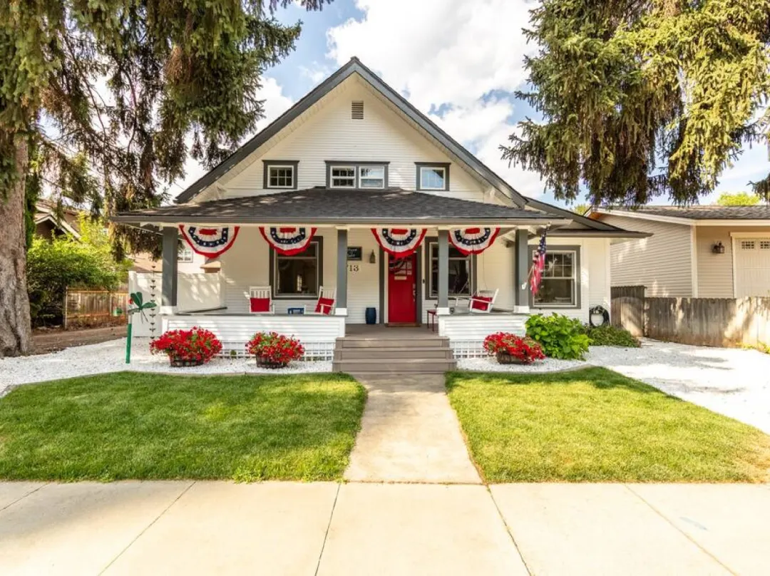 Charming Outdoor Oasis With Firepit - Inviting Family Retreat - Coeur d'Alene, ID